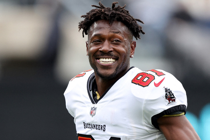 Ex-NFL star Antonio Brown extradited to face trial over attempted murder
