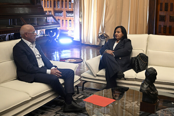 Venezuela interim government and opposition discuss democratic ...