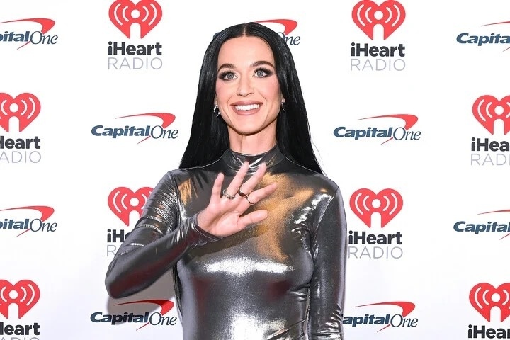 Katy Perry ruft zum Widerstand gegen die Einwanderungsbehörde ICE auf ...