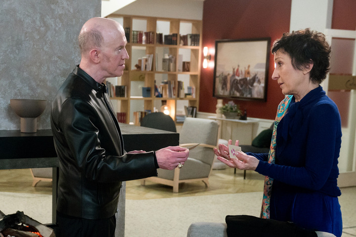 "Rote Rosen": Wer gewinnt den Kampf um Mode-Papst Steeb?