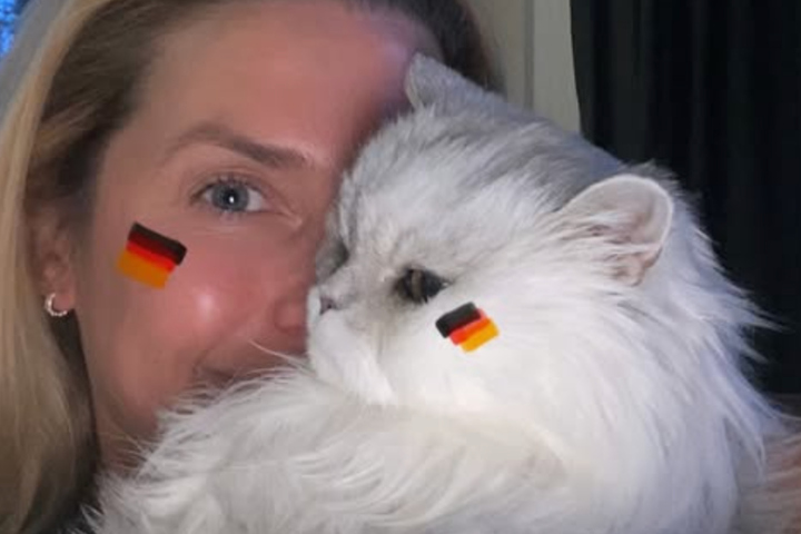 Jeanette Biedermann trauert um ihre geliebte Katze Shiva und spricht zu ...