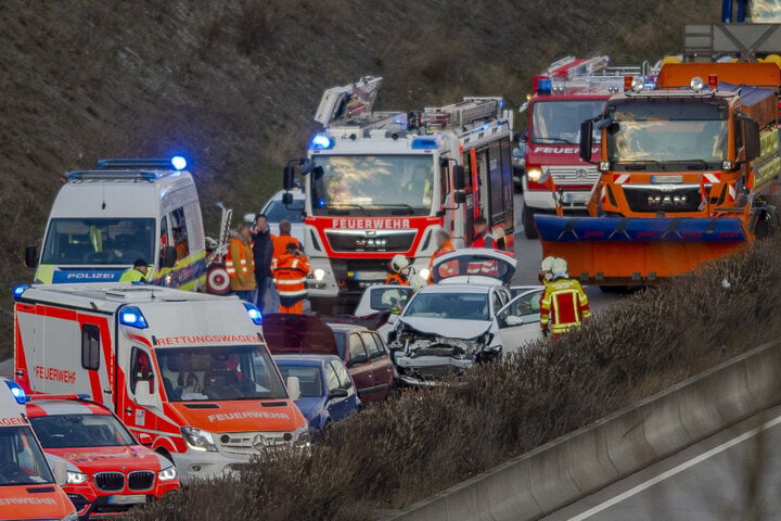 Spannende Unfall A71 Heute Bild