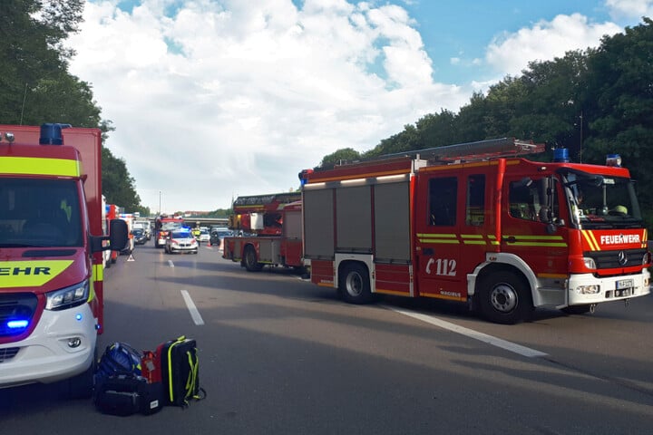 Unfall A96: Schwerer Unfall auf A96 - Junge Sportwagenfahrerin kracht ...