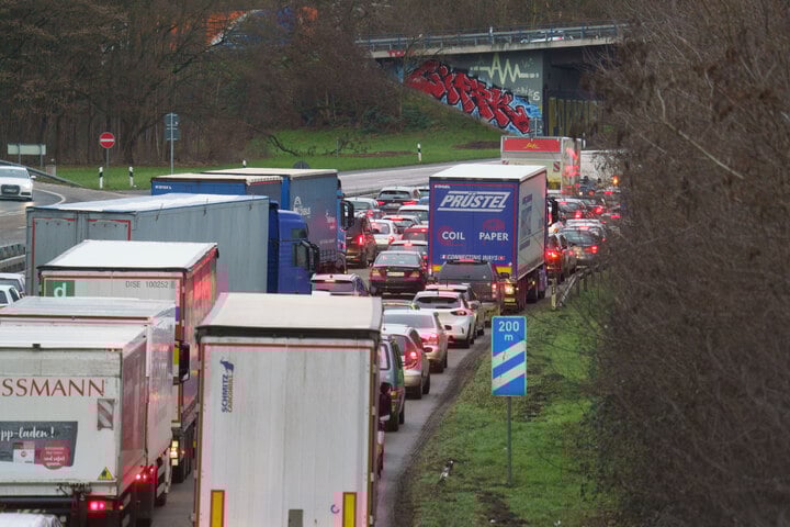 Unfall A57 heute & gestern: Aktuelle Unfallmeldungen von der A57 | TAG24
