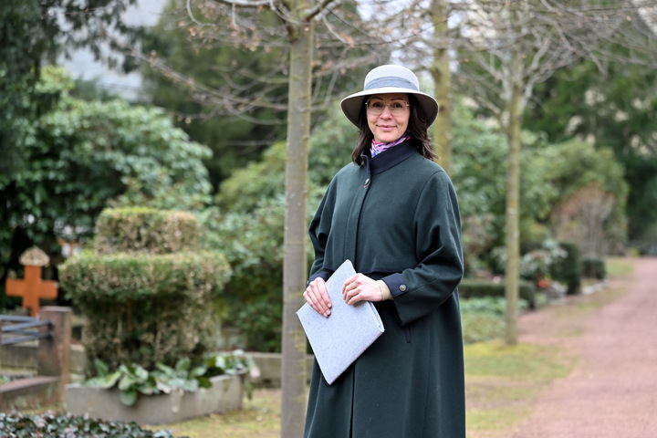 Trauerrednerin als Herzensberuf: Die Chemnitzer Begleiterin für den ...