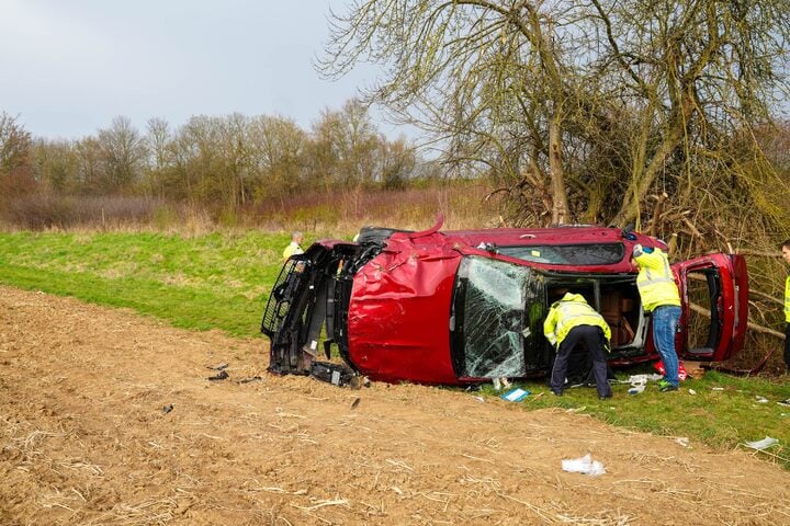 Tödlicher Unfall auf A6 bei Heilbronn: Mercedes überschlägt sich, zwei Frauen sterben
