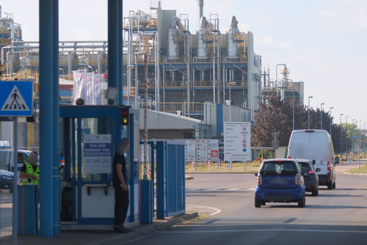 Explosion in Chemiepark Leuna - Feuer gelöscht
