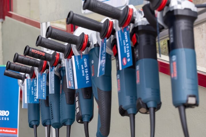 Protest der Bosch-Mitarbeiter gegen geplante Werksschließungen in ...