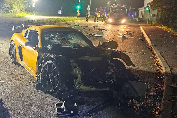 Heftiger Unfall auf B10 bei Pforzheim: Autos kollidieren, zwei Schwerverletzte