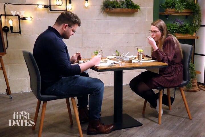 First Dates: Als sie über seinen Wohnort lacht, ist die Sache für Kevin ...