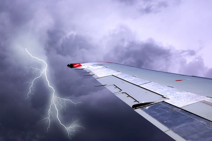 Lightning strikes plane with passengers onboard in electrifying video