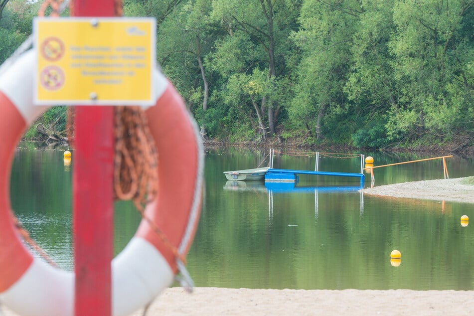 Mann fotografiert heimlich im FKK-Bereich von Dresdner Bad