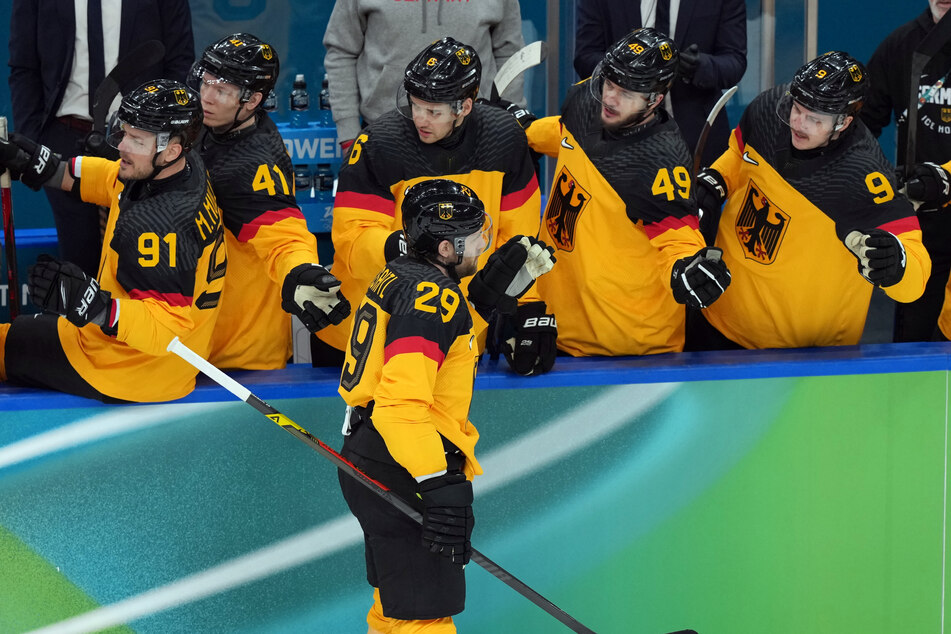 Olympia 2026 im Ticker: Klare Führung! Deutsches Eishockey-Team auf dem ...